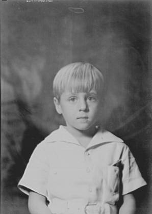 Brown, Vernon, Mrs., child of, portrait photograph - The AMICA Library